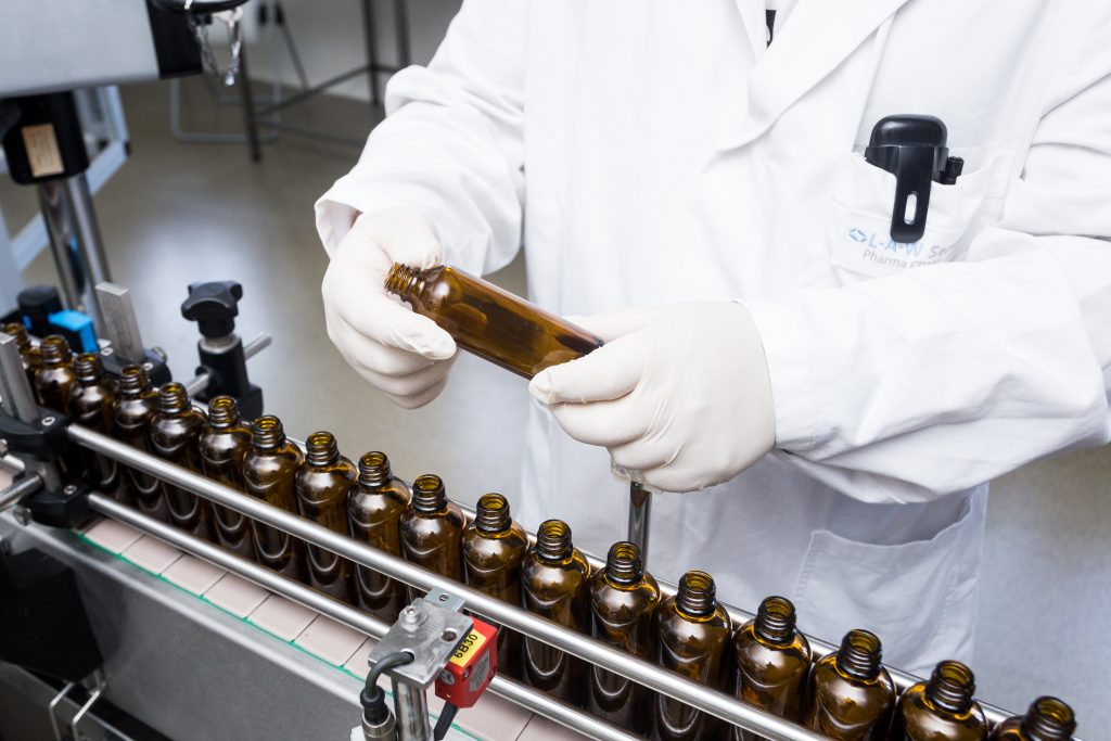 Non-Sterile Liquids in Pharma: Options & CDMO Solutions